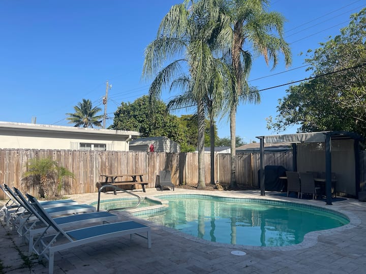 Private Pool/hottub/min To Hollywood Beach! - Dania Beach, FL