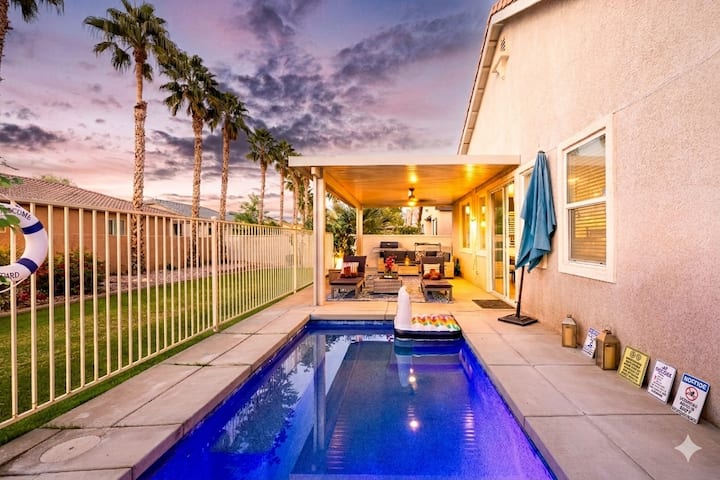 Musiclover Lakeside Pool, Game & Arcade Room+ Golf - Coachella, CA