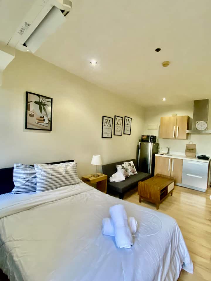 Studio In Knightsbridge (60/f) Close To Gramercy - Makati