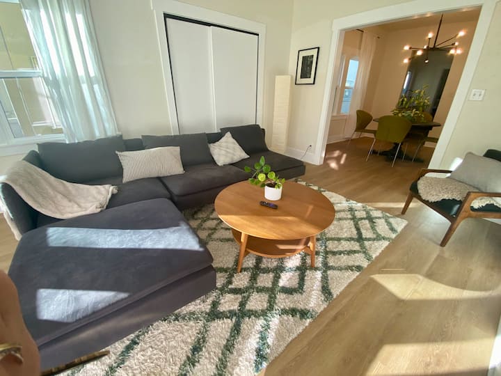 Sun-filled Temescal Home - Piedmont, CA