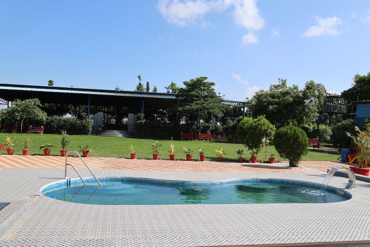 Shreejee The Farm, Pvt Pool Boating & Dj Gurugram - Sohna