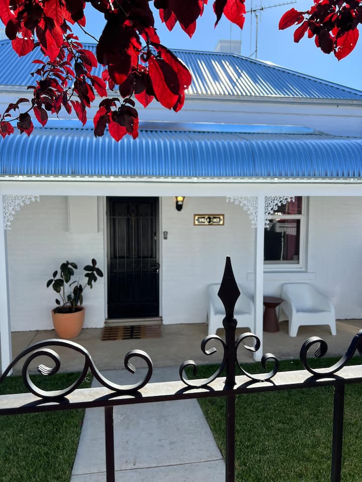 Beautiful Victorian Bendigo Central 3 King Beds - Bendigo