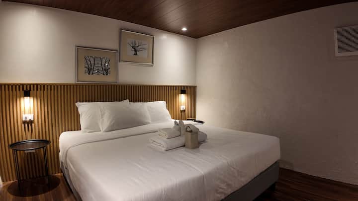 Novella Tagaytay 102 Deluxe King - Tagaytay