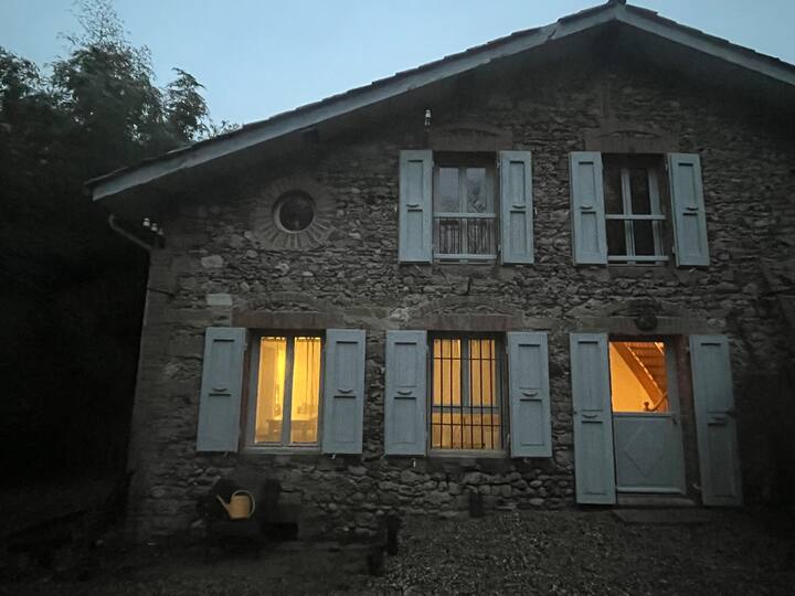 Maison Au Bord De L’eau. - Voiron