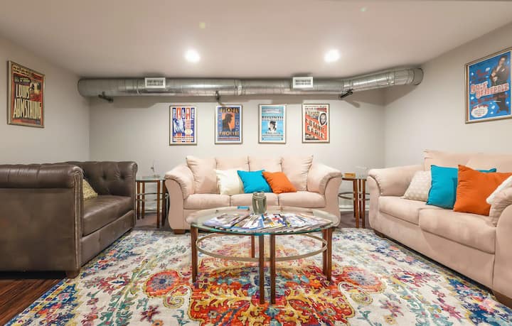 Cozy Suite W/ Private Parking, & Centrally Located - Baltimore, MD