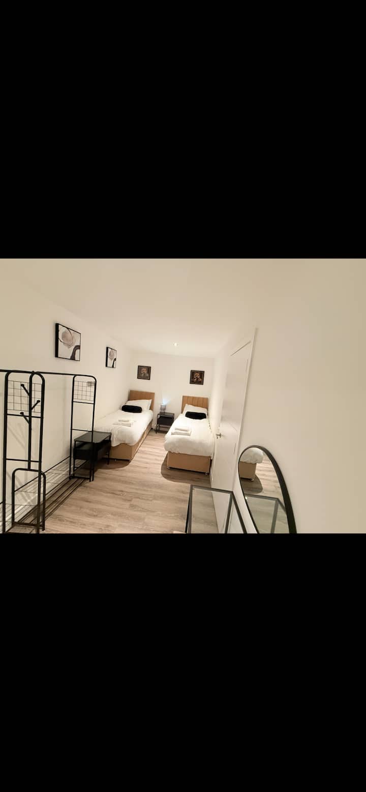Kl Luxury Two Bedroom Apartment - Wokingham