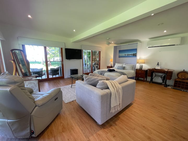 Lake House Escape - Lake Front Couples Retreat! - Lake Macquarie