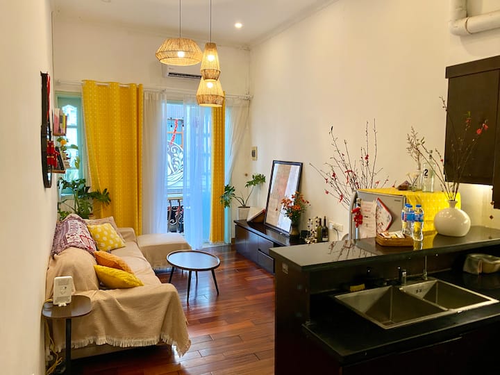 Cozy 2br Duplex W/ French Balcony In Old Quarter - Hanói