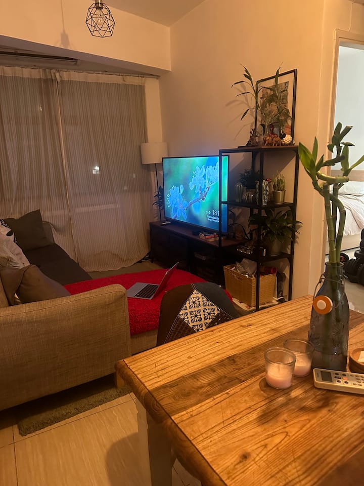 Spacious 1 Br Apartment - Wan Chai