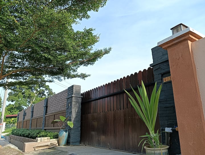 Dangau Indah Villa Pasir Salak - Kampung Gajah