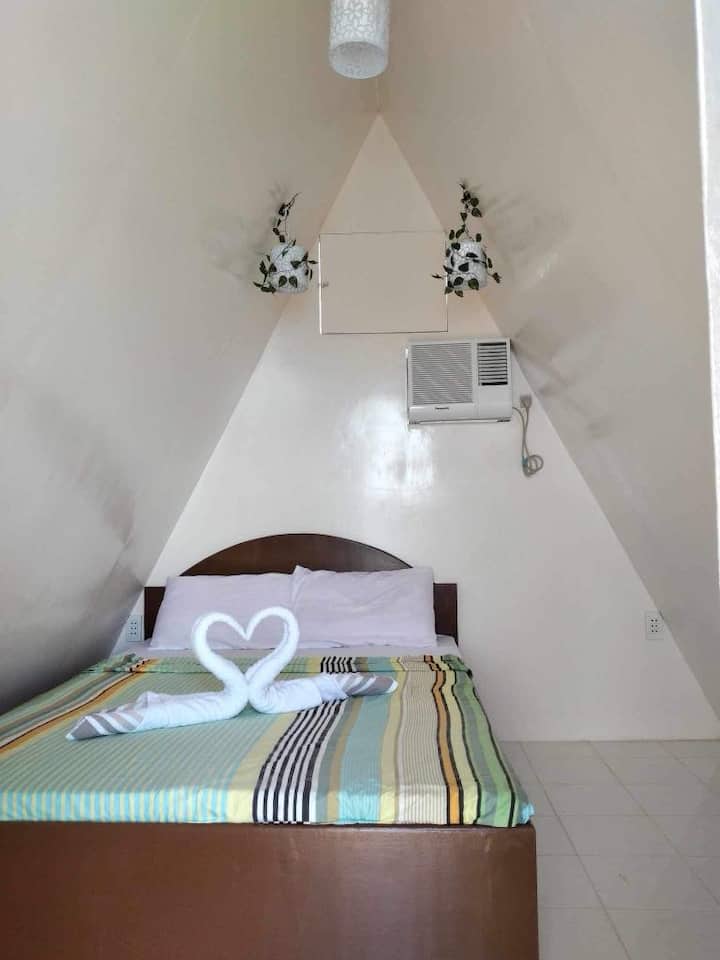 “A” Frame Nipa Hut - Oslob