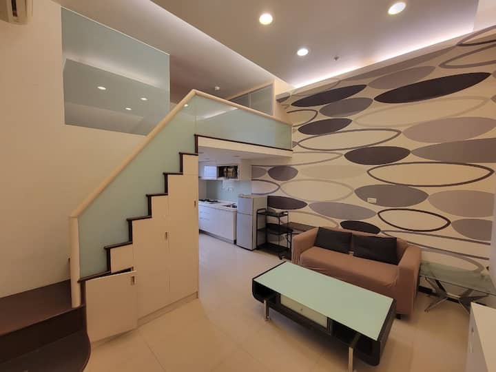 適合旅人的交通便利挑高小套房 - Taipei