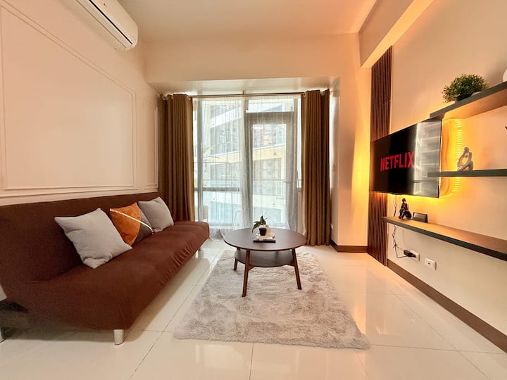 Spacious 1 Br W/ Balcony, 300mbps Wifi In Florence - Taguig