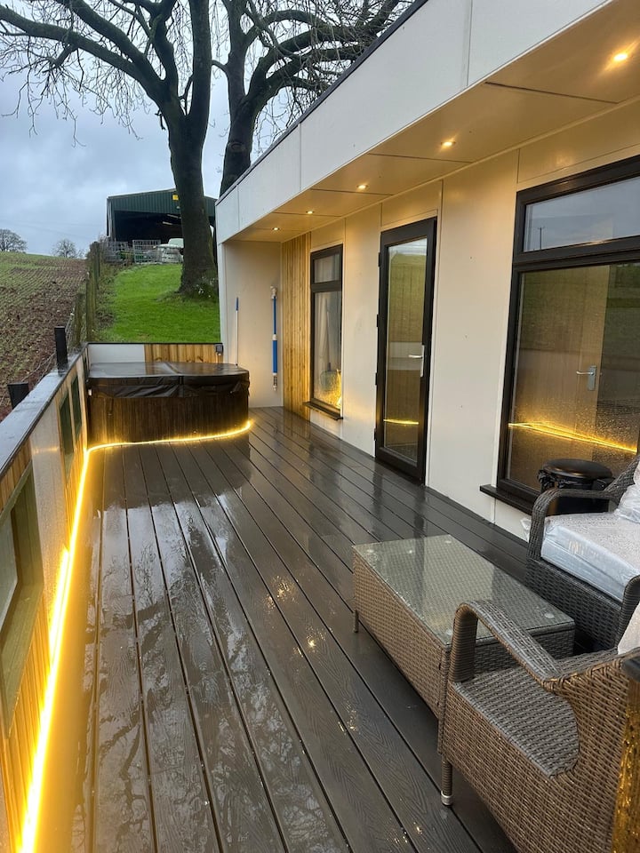 Dunks Chalet With Hot Tub - Gloucestershire
