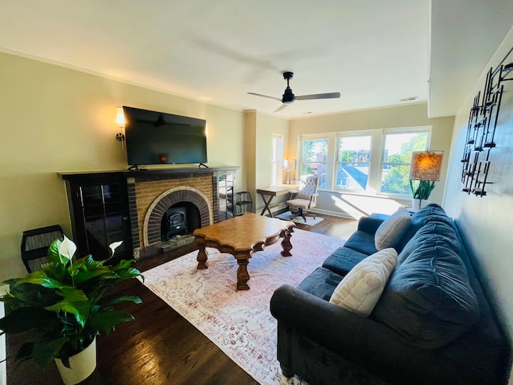 Kng & Qn Bdrm/washer&dryer/patio/easy Free Parking - Chicago, IL