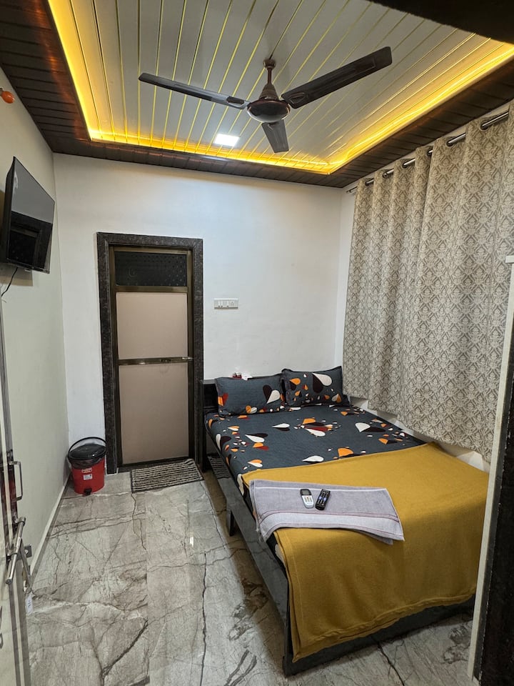 Family Room & Private Bathroom - Harihareshwar