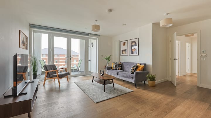 2 Bedroom With Gym, Parking, 2 Min Walk To Train - Surbiton