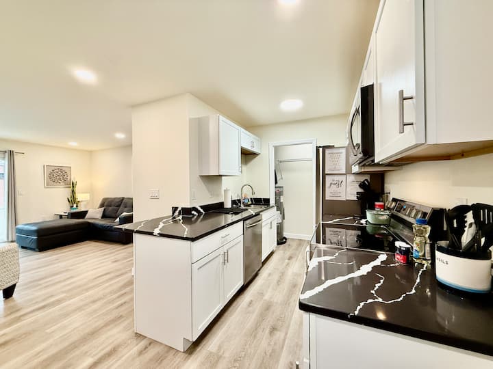 Beautiful New 2 Bedroom With Free Laundry - Middletown, OH