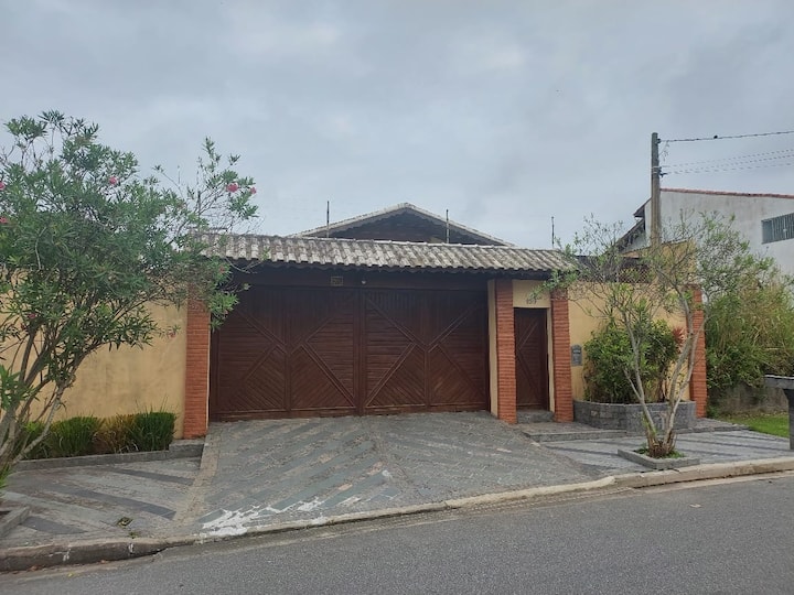 Casa Veraneio Centro De Peruíbe - Peruíbe