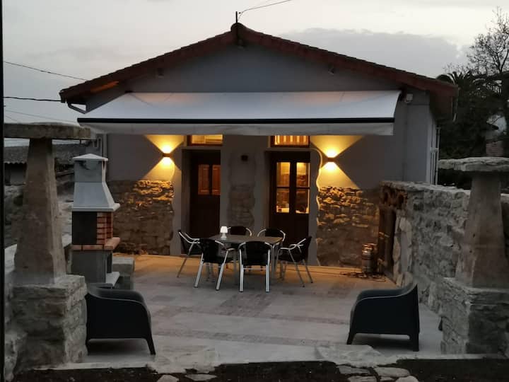 Grupos Grandes Y Gran Finca - Cudillero