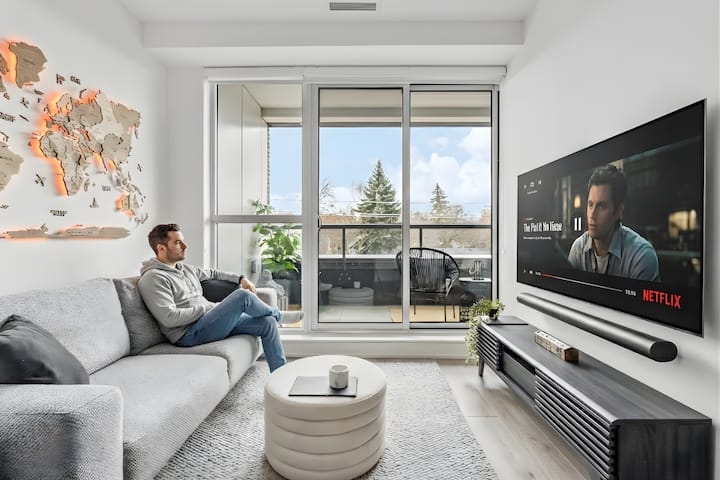 Eglinton | Parking | Gym | 65" Tv - Toronto
