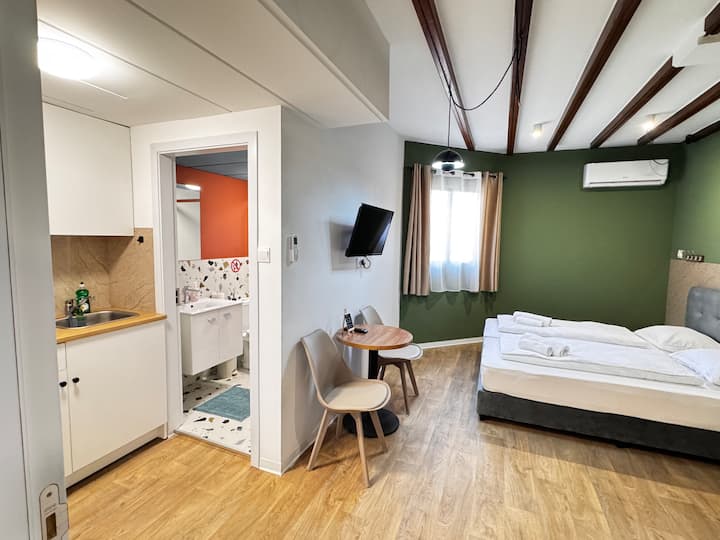 Modern Studio Nr 4 Private Kitchenette&bathroom - Лимассол
