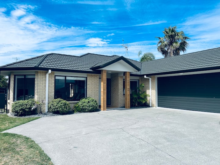 Walk To The Beach And Shops. - Papamoa