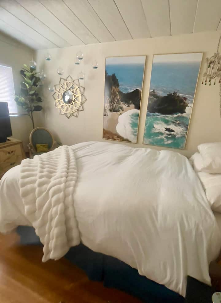 Charming Cottage Near Downtown - Monterey, CA