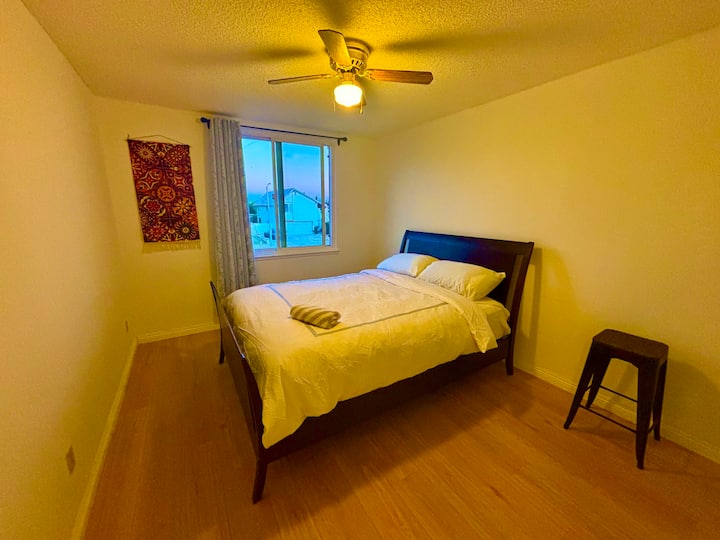 Quiet And Comfortable Sun Room - Rancho Cucamonga, CA