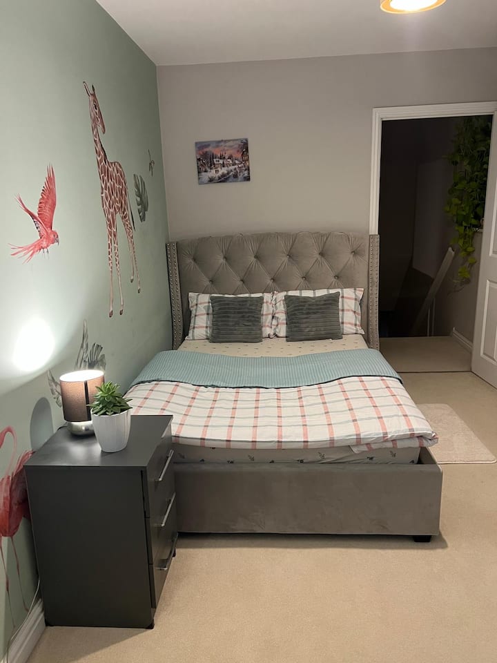 Very Clean And Tidy - Newmarket
