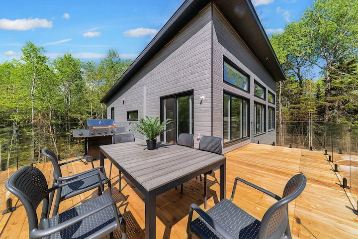 ÉVasion Plein Air 1: Spa, Sentiers 8 Km & Bbq - Baie-Saint-Paul, QC