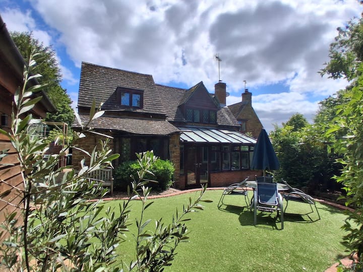 Modern Country Family Home - Banbury