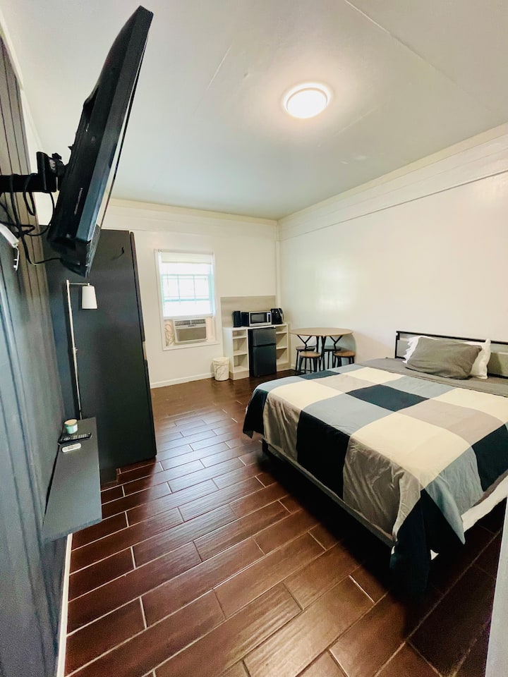 New Studio With Private Bath - Lake Charles, LA