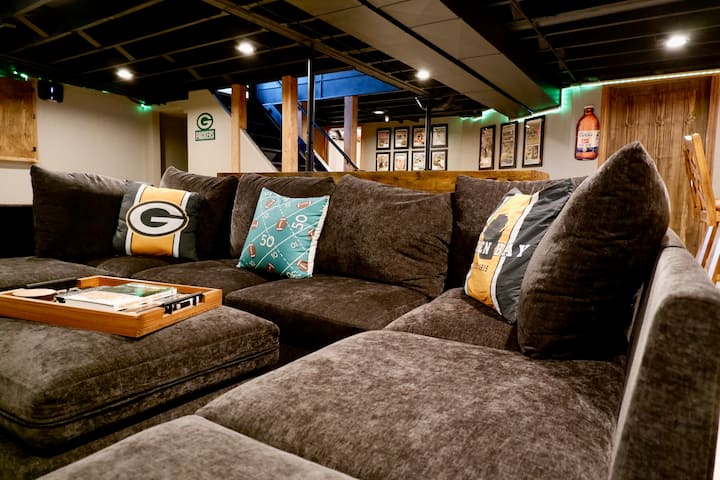 The Huddle Up House - Green Bay
