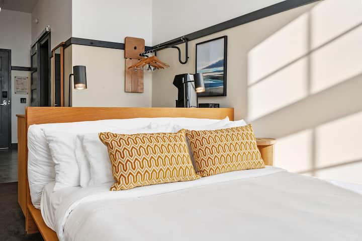 The Maverick By Kasa | The Heart Of East Liberty - Pittsburgh