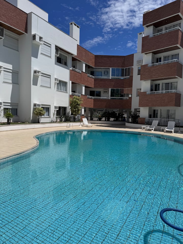 Apê Pé Na Areia Com Piscina. - Florianópolis