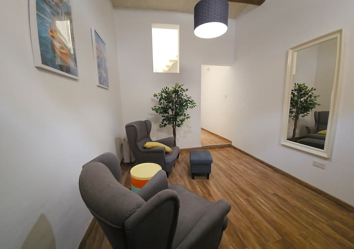 Traditional Maltese Townhouse In Central Sliema - Malte