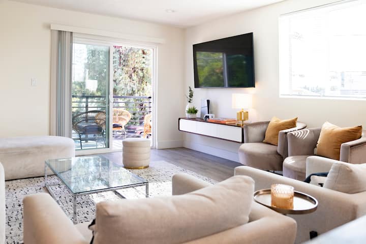 5-star Private House 5 Rooms | Up To 18 Guests - Los Angeles, CA