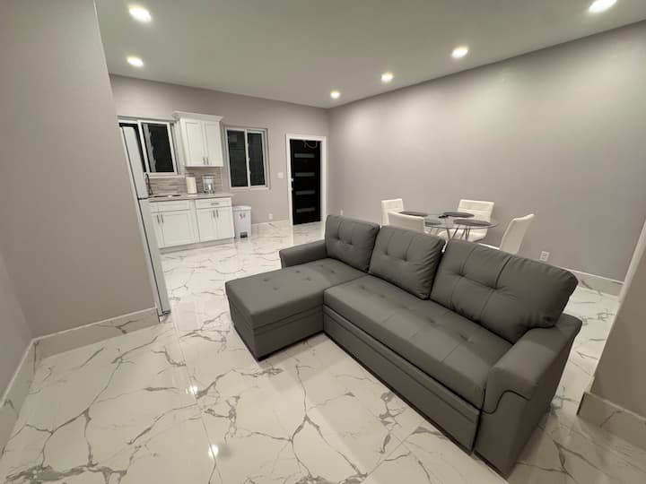 Modern Style 1 Bed-1bath - Freeport