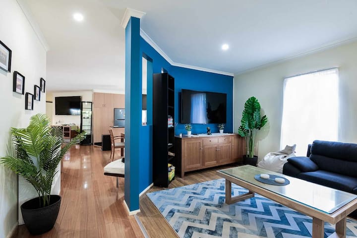 Coastal Oasis
3 Min Walk 2 Beach - Rye