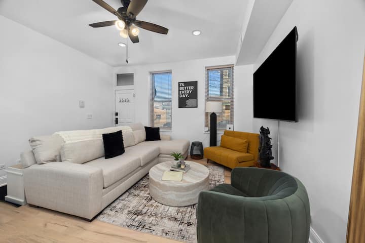 Modern Duplex · 3br/2ba · Sleeps 8 · Free Parking - West Lawn - Chicago