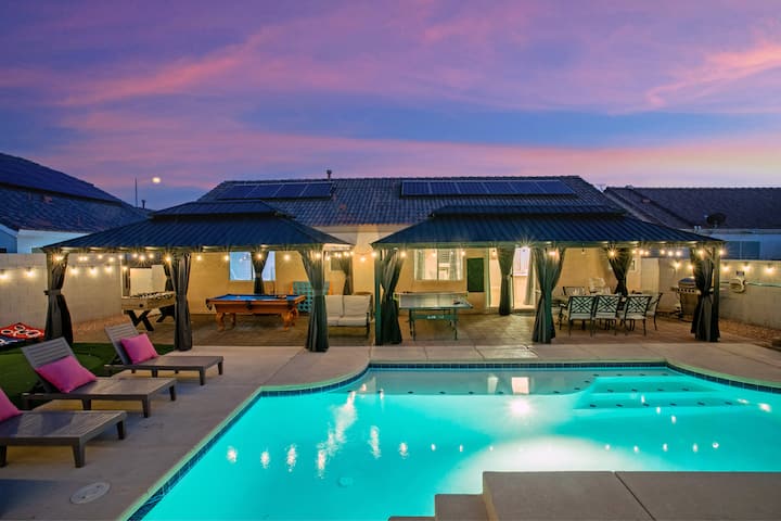 Supreme 5br Oasis: Pool, Golf & Games Galore! - North Las Vegas, NV