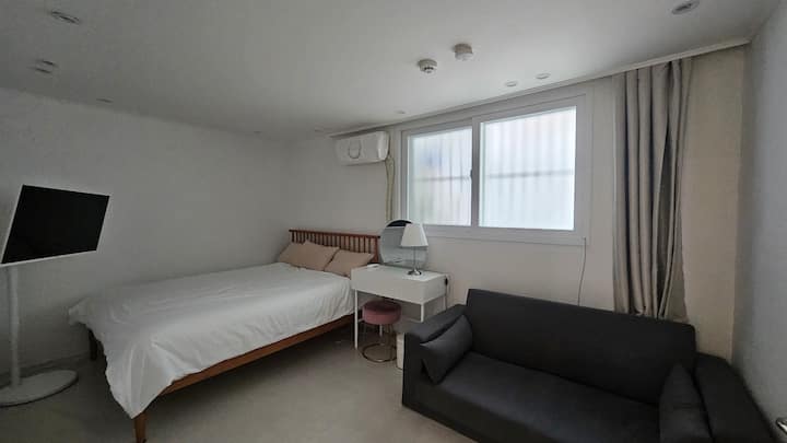 [오픈특가]장박할인.1st Floor. 2room. 홍대입구역 도보 7분. 무료짐보관 - Seúl