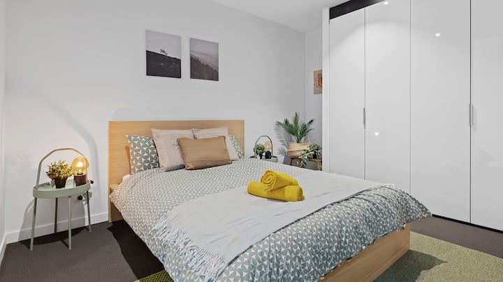 Spacious 2br Cbd Stay · Balcony · Southern Cross - Melbourne