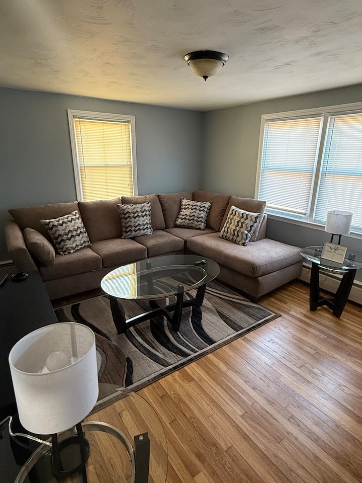 Inviting 4 Br New Britain Cape - New Britain, CT