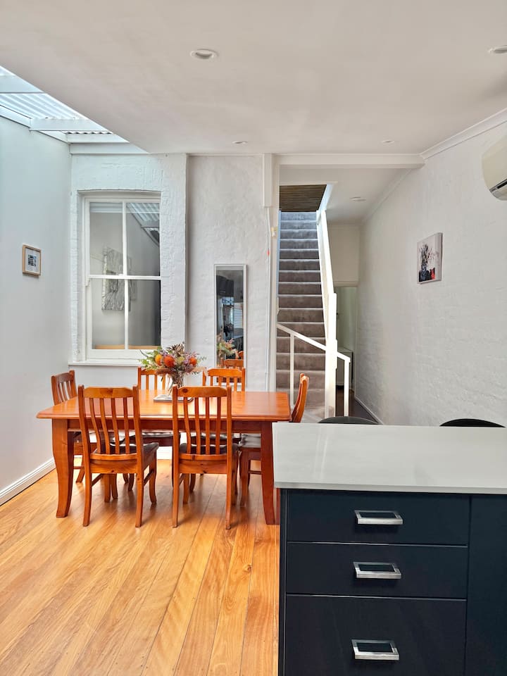 2 Bed House With Carpark/aircon. Close To Cbd - Bondi Beach