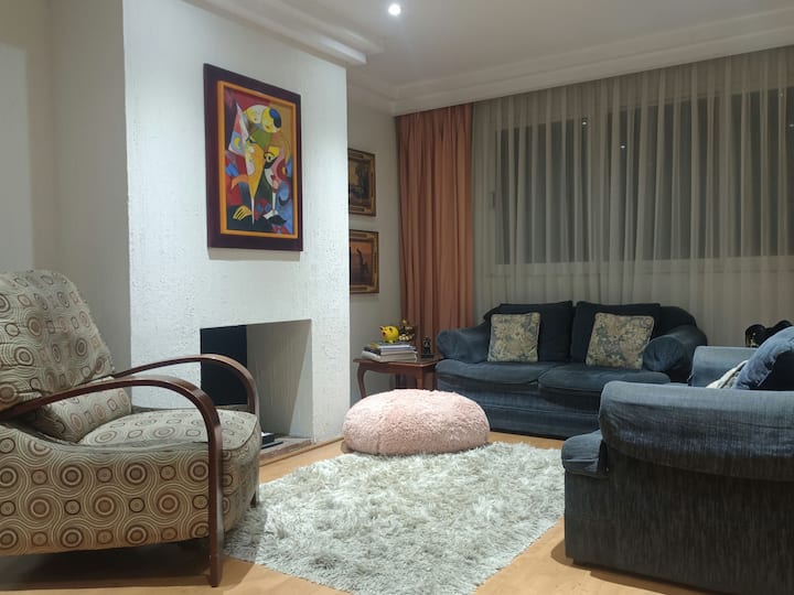 We Are In One Of The Safest Neighborhoods. - Mexico City