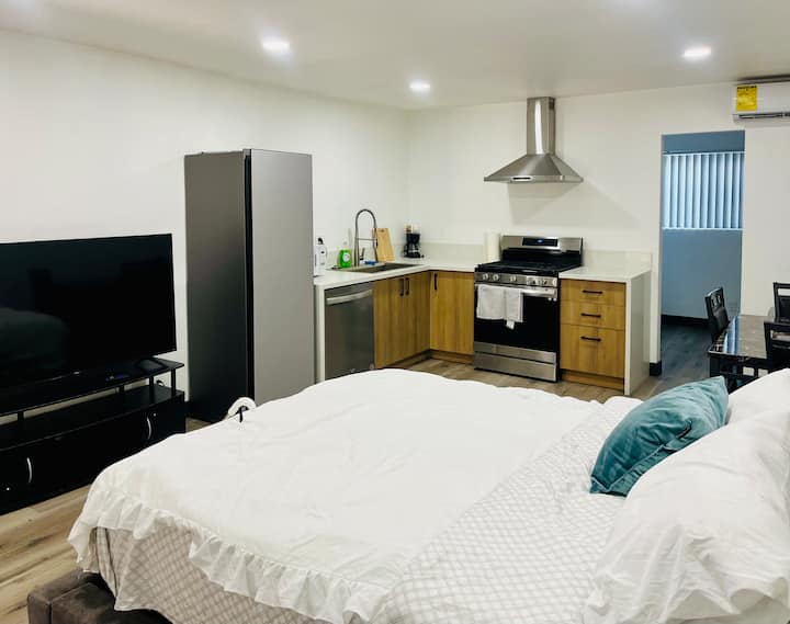 *Cozy #2a Radiance - Studio Close To Long Beach* - Torrance, CA
