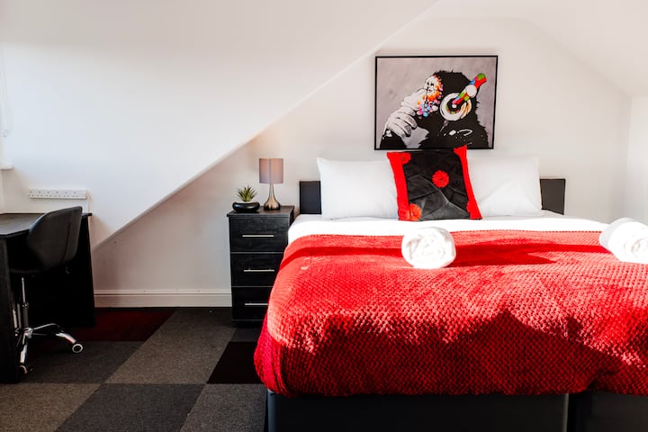 Gloucester-4 Bed Comfy Home-leisure-work-students - Gloucester, UK