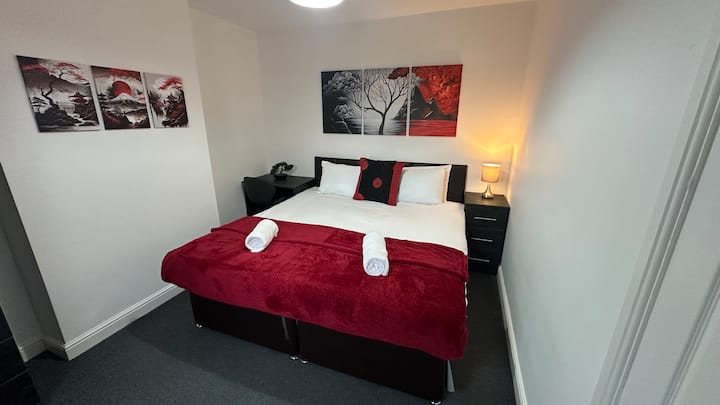 Gloucester: (Sleeps 9) 10 Miles Chelt Race Track - Gloucester, UK